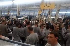 Wildcat strike at a Russian army-supplying plant and the first mass armed desertion in Donbass ...