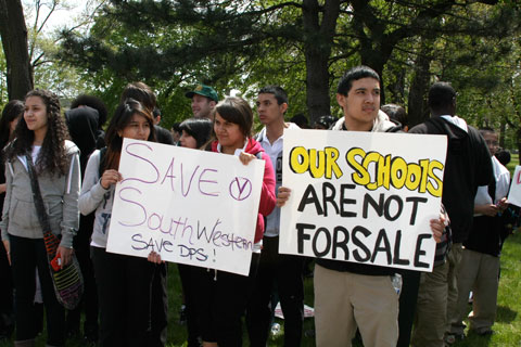 Detroit high school students walkout protesting charterization and ...